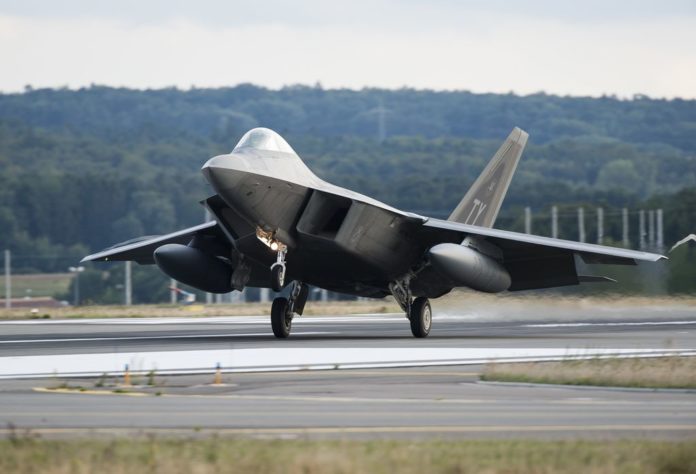 Photo : les F-22 de l'USAF en Europe, suivez le parcours ...