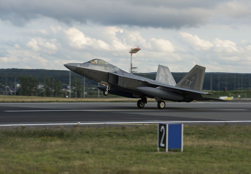 Photo : les F-22 de l'USAF en Europe, suivez le parcours ...