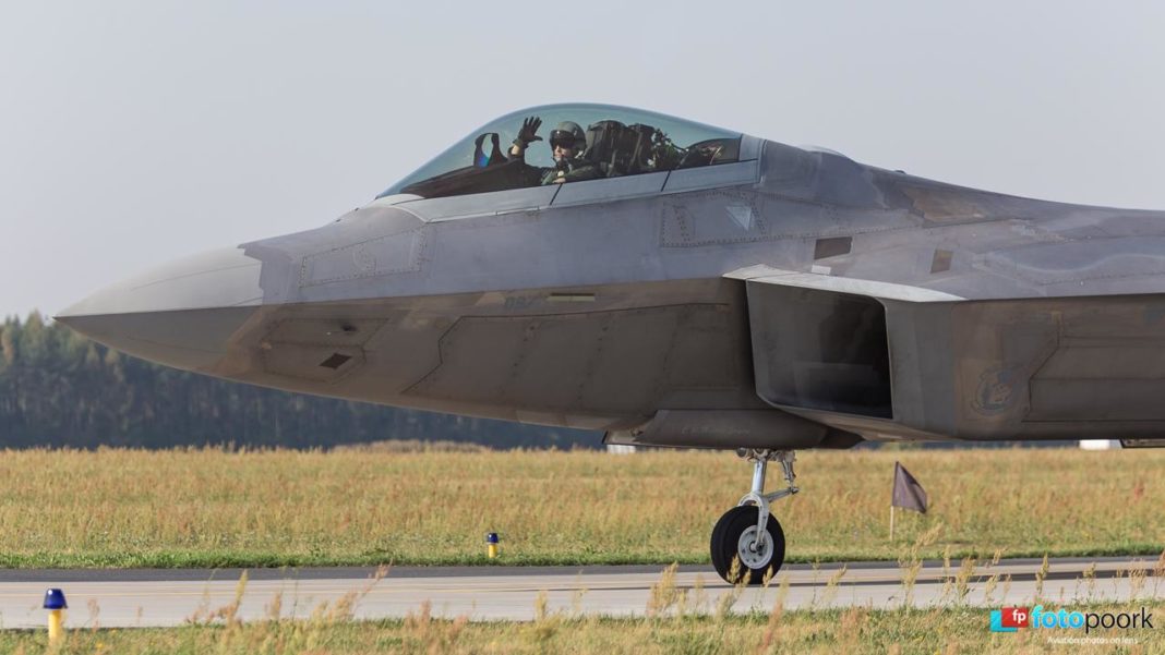 Photo : les F-22 de l'USAF en Europe, suivez le parcours ...