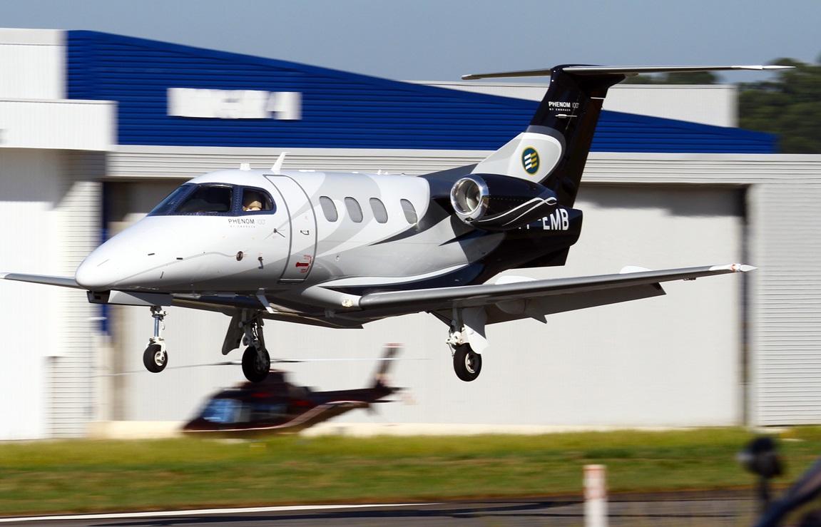 La RAF va former ses pilotes et navigateurs sur Embraer Phenom 100 ...
