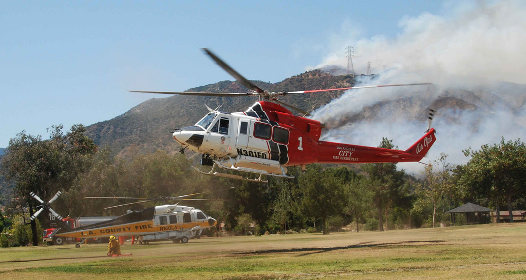 Les hélicos des pompiers californiens en alerte à Los Angeles ...