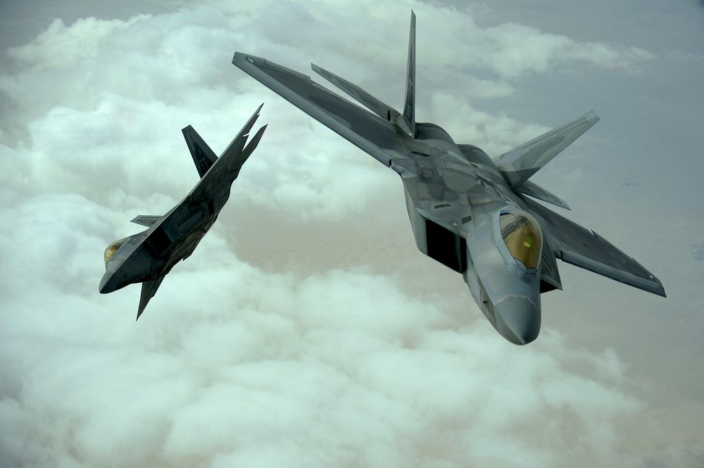 F-22 Raptor et T-38 Talon évacuent (provisoirement) Langley AFB ...