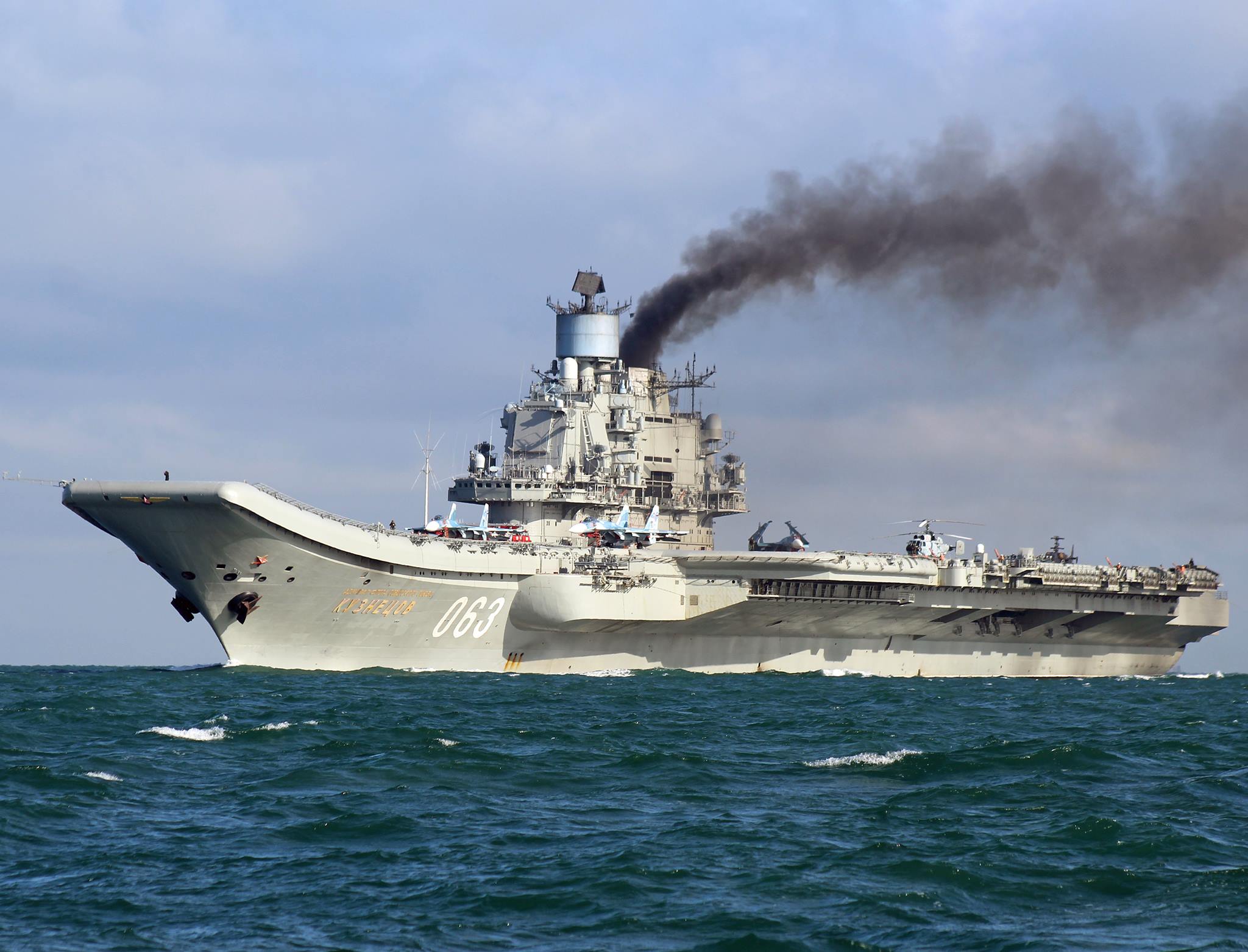 Le porte-avions russe Amiral Kuznetsov est arrivée en Méditerranée ...
