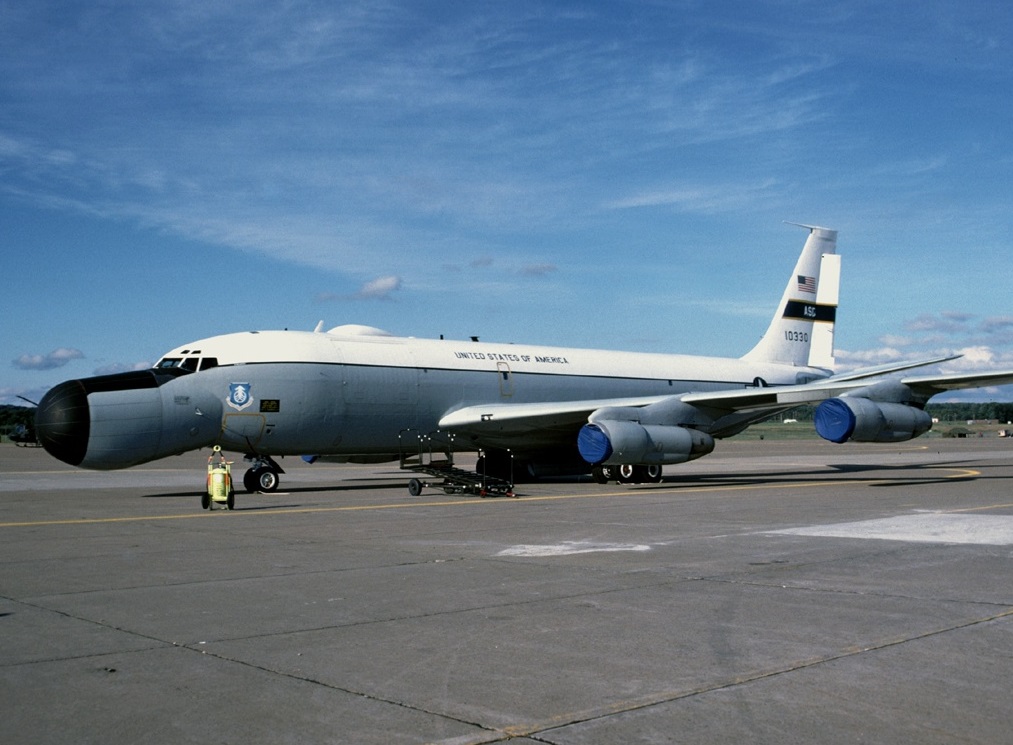 Dix-huit machines volantes portant le N°18 pour fêter 2018 ...