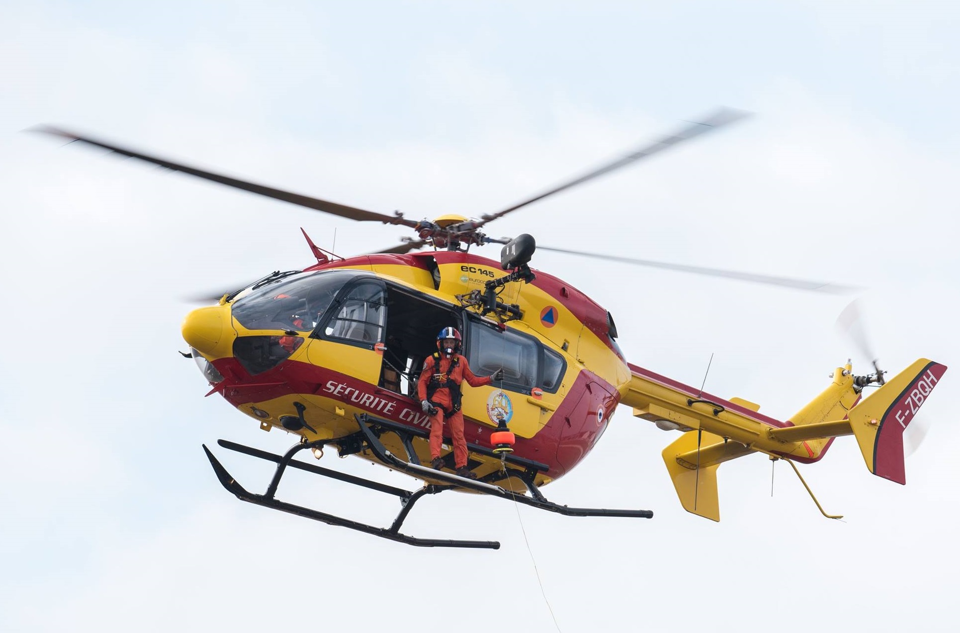 Une famille sauvée de la noyade par l'équipage de Dragon 17 ...