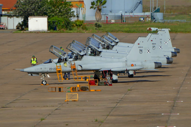 Le retrait des F-5B Freedom Fighter espagnols de plus en plus urgent ! — avionslegendaires.net