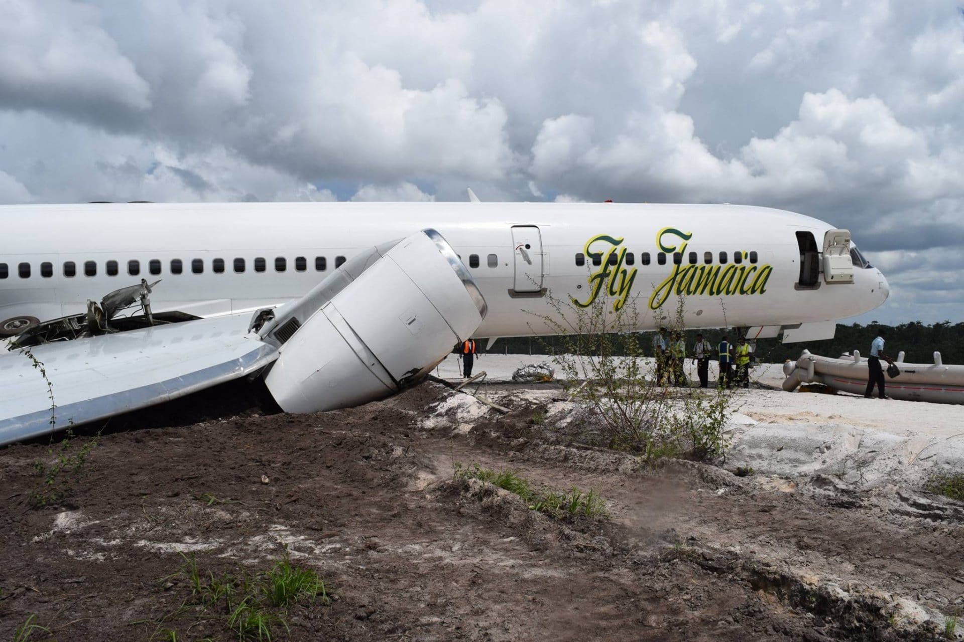 Sortie de piste d'un Boeing 757 jamaïcain au Guyana — avionslegendaires.net
