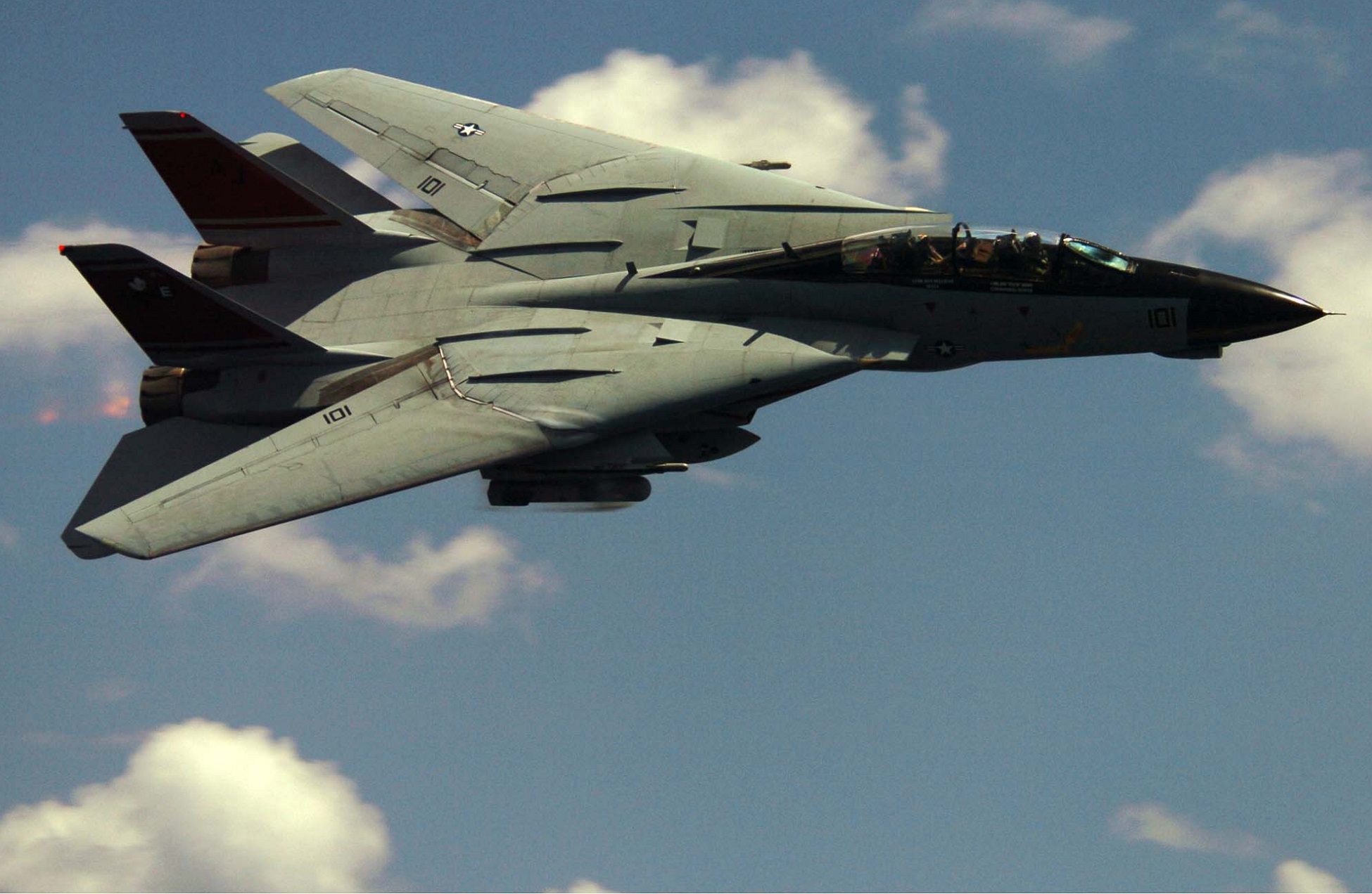 Face aux retards du F-35C Lightning II l'US Navy remet cinquante Tomcat ...