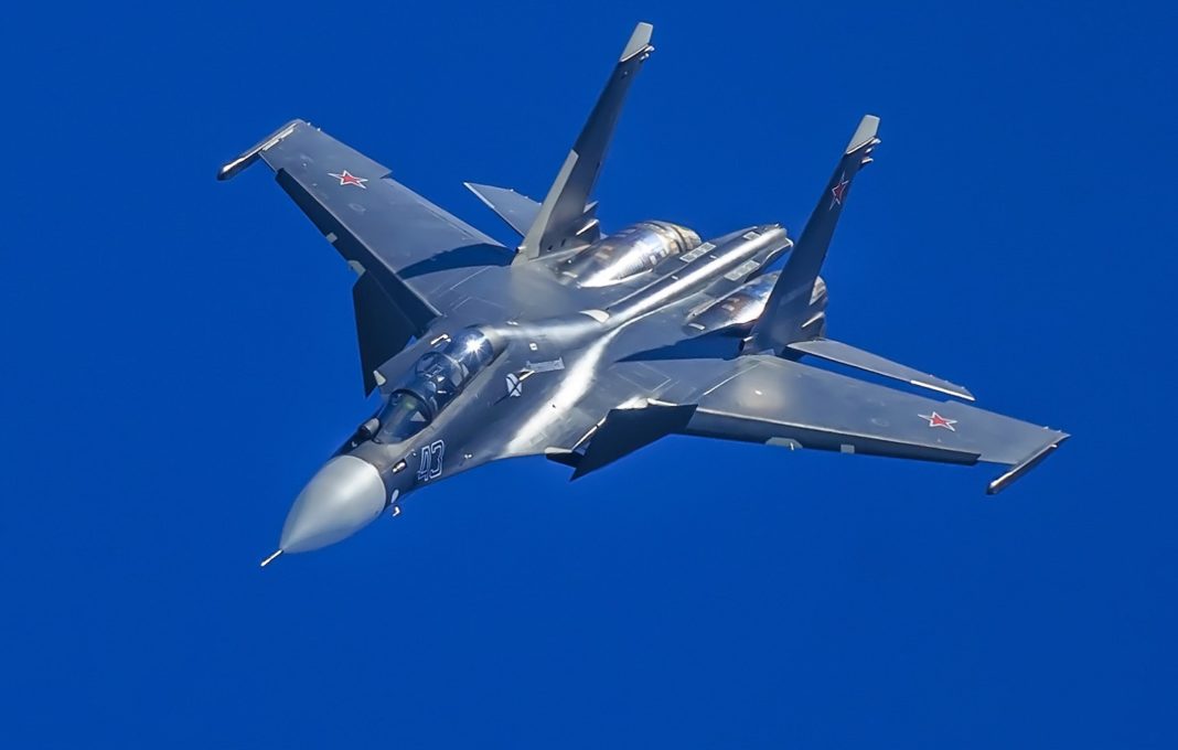 Un Flanker-H de l'AVMFR. — avionslegendaires.net