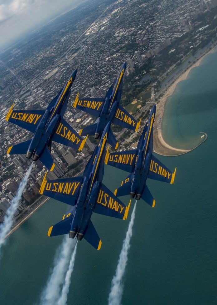 Les Hornet des Blue Angels tirent leur révérence. — avionslegendaires.net