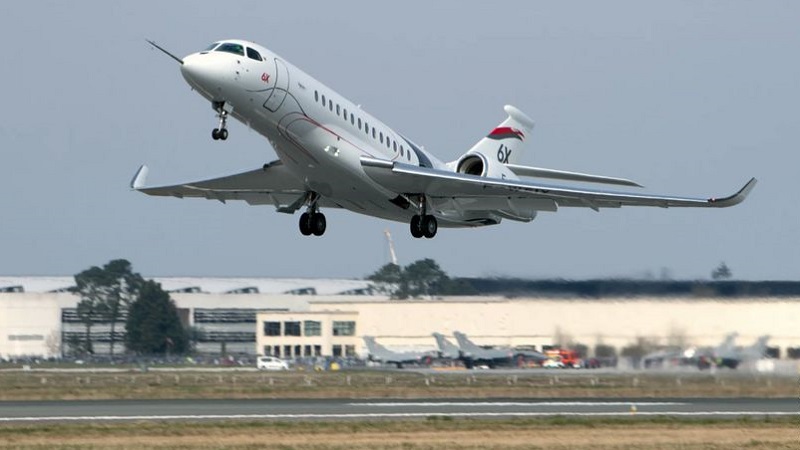 Le prototype du Dassault Aviation Falcon 6X réalise son premier vol ...