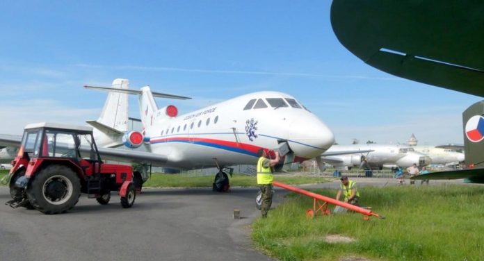 Un Yakovlev Yak-40 Codling entre au musée. — avionslegendaires.net
