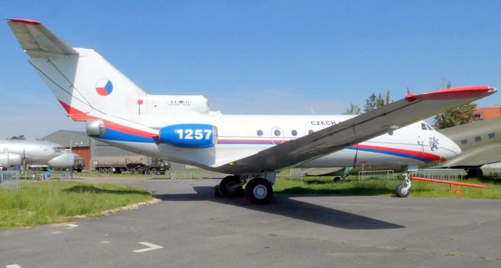 Un Yakovlev Yak-40 Codling entre au musée. — avionslegendaires.net