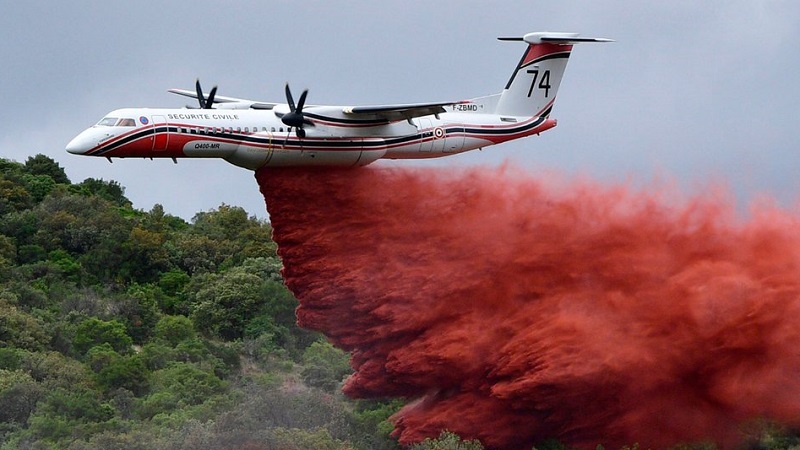 Canadair et Dash 8 en lutte intensive dans le Massif des Maures ...