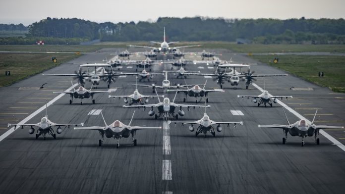 Un Elephant Walk interarmée et international. - avionslegendaires.net