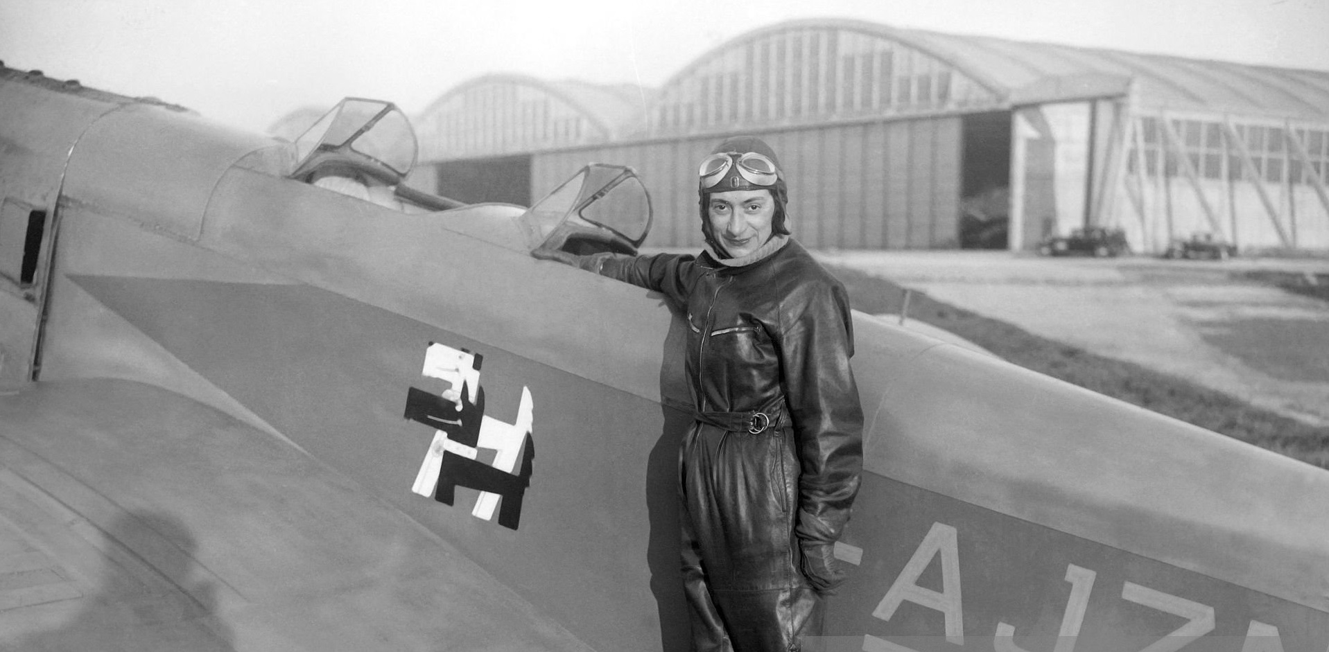 Elise DEROCHE — Biographie avionslegendaires.net