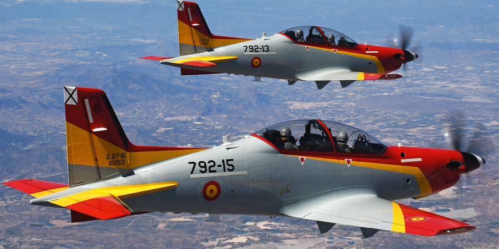 Le Pilatus PC-21 désormais seul avion d'entraînement avancé espagnol ...