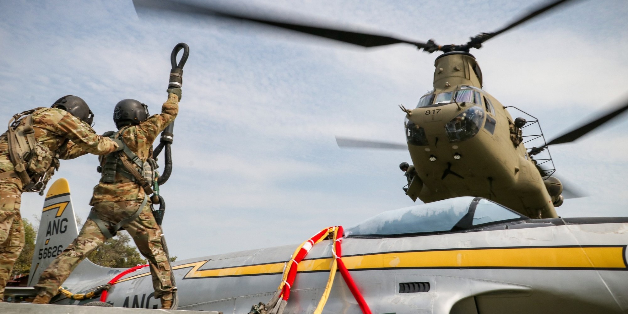 Air-Defense.net - Section actualité - Quand un Chinook joue les grues ...