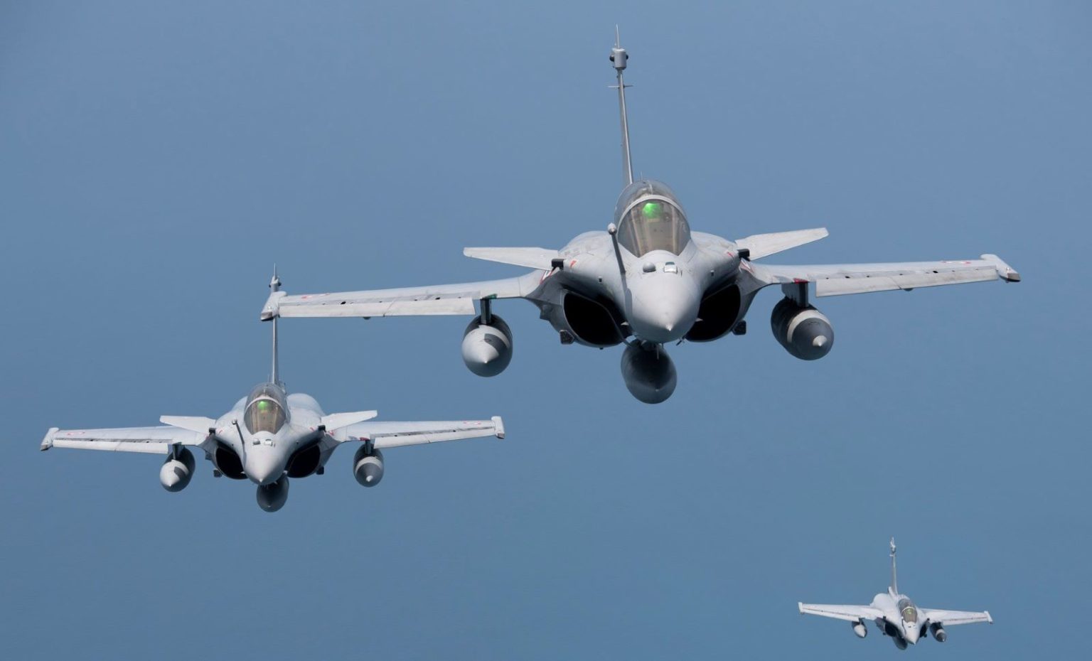 Des Dassault Aviation Rafale F3-R à Singapour. — avionslegendaires.net