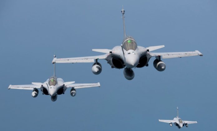 Des Dassault Aviation Rafale F3-R à Singapour. — avionslegendaires.net