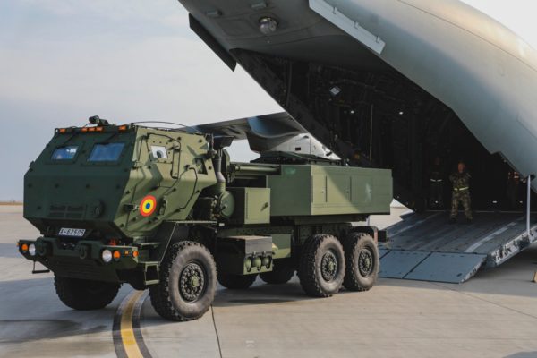 La Royal Air Force valide le transport du M142 HIMARS par l'A400M Atlas. — avionslegendaires.net