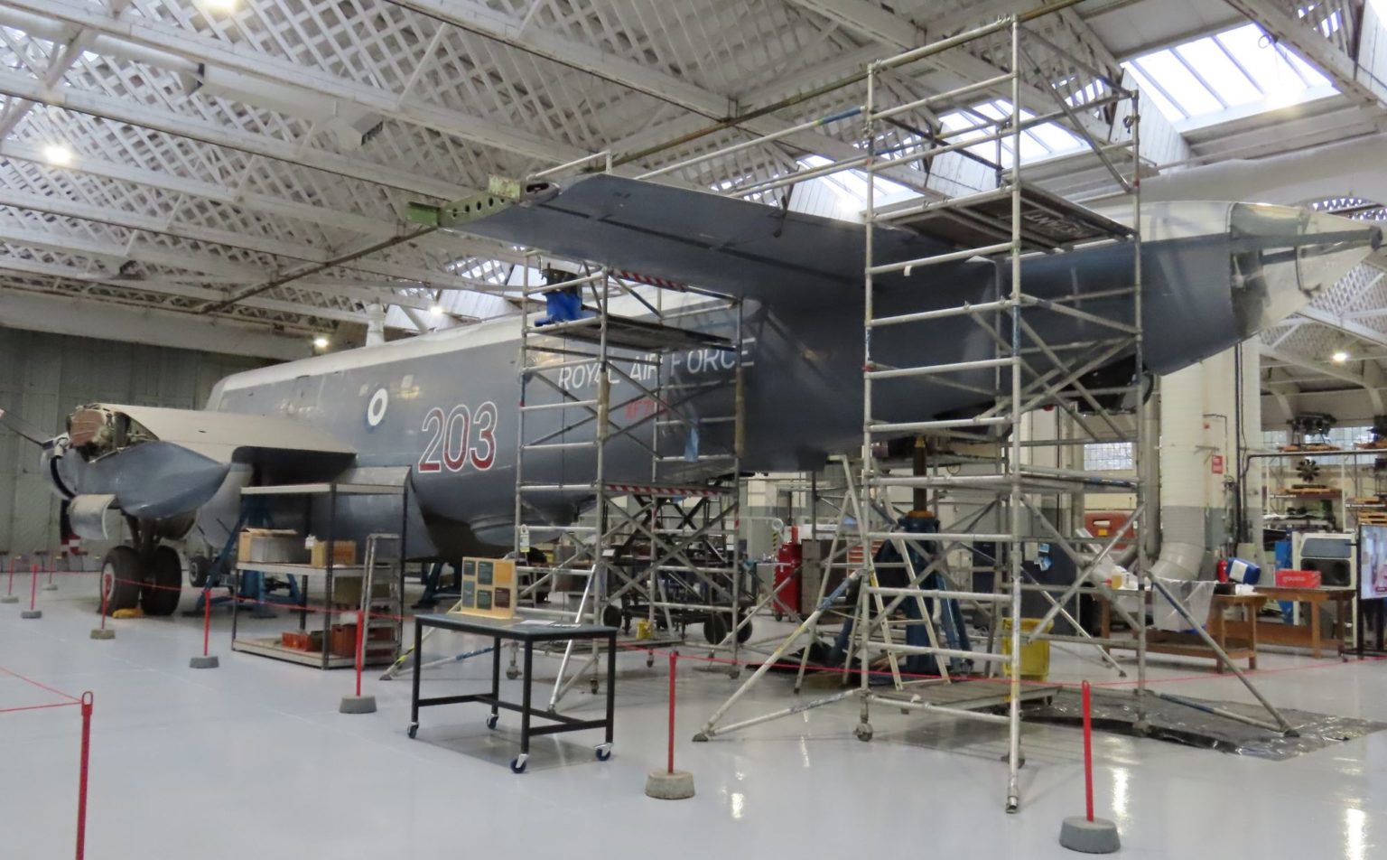 Les travaux de restauration de l'Avro Shackleton de l'IWM progressent ...