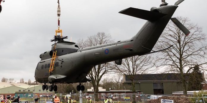 La base britannique de RAF Benson s'offre un Westland Puma comme ...