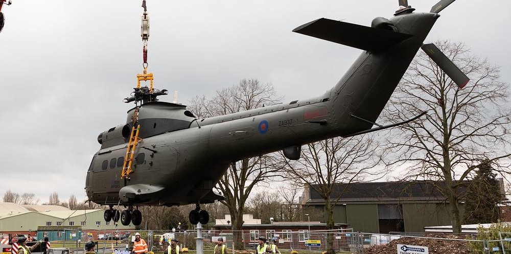 La base britannique de RAF Benson s'offre un Westland Puma comme ...