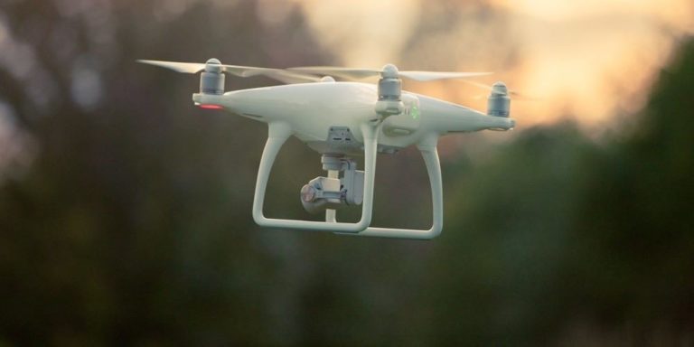 Les riverains du Loch Ness n'en peuvent plus des drones ! - avionslegendaires.net