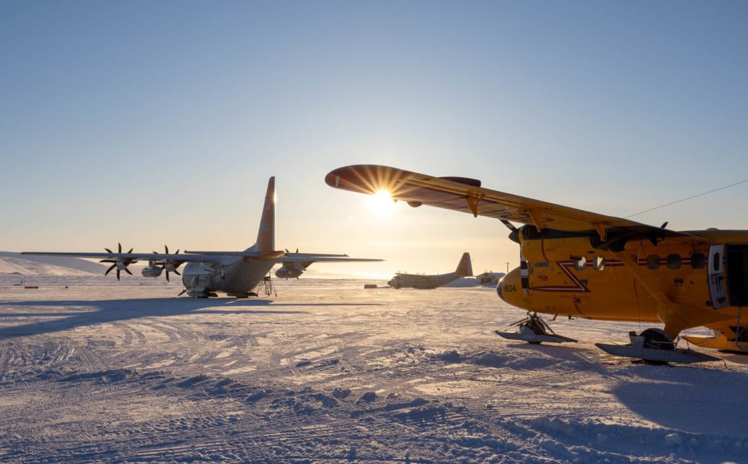 Deux Lockheed LC-130H Skibird engagés dans le nord du Canada. - avionslegendaires.net