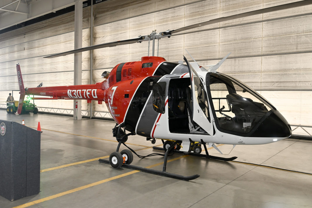 Fire 7, le premier Bell 505 Jet Ranger X des pompiers de Los Angeles ...