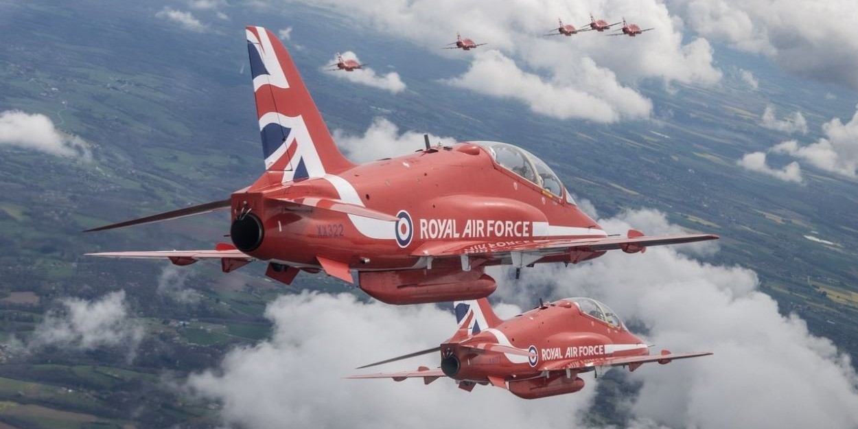 Les Red Arrows ont traversé l'Europe. — avionslegendaires.net