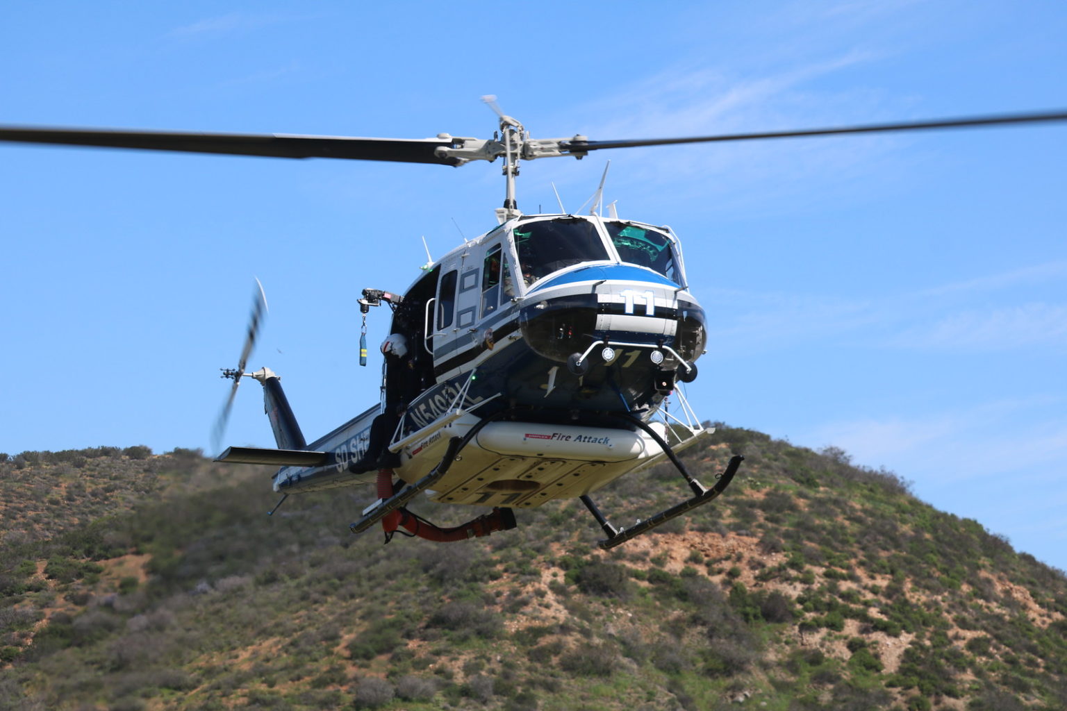 Les Huey du Sheriff de San Diego, policiers mais surtout pompiers du ...