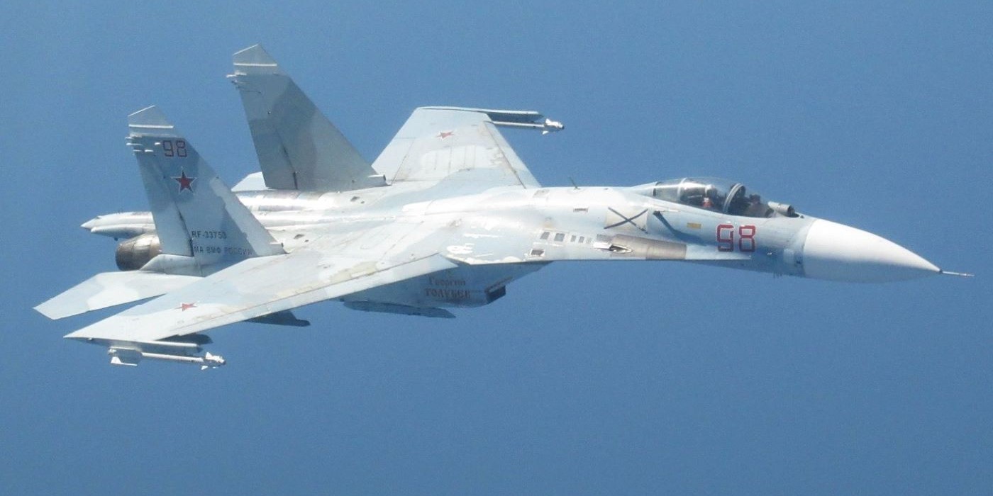 Deux Sukhoi Su-27P Flanker-B russes interceptés par l'OTAN en Mer Baltique. — avionslegendaires.net