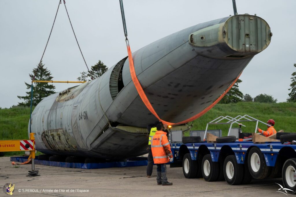 L'Armée de l'Air et de l'Espace achève bien ses Transall ...