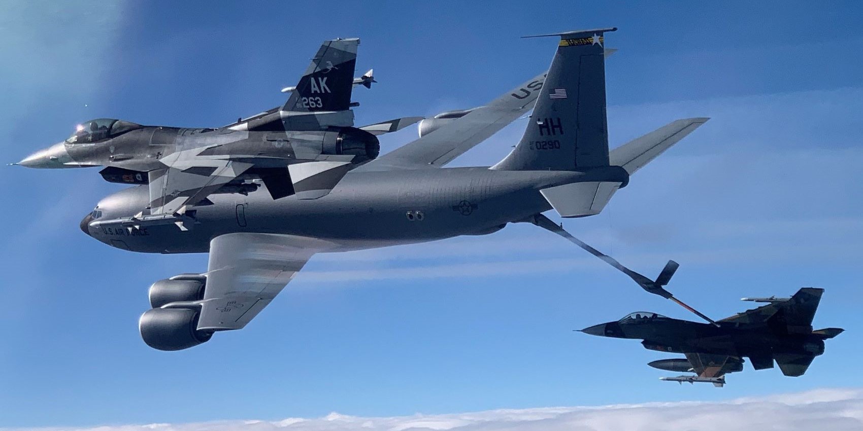 Des Stratotanker (trop souvent) éclipsés par des Raptor ...