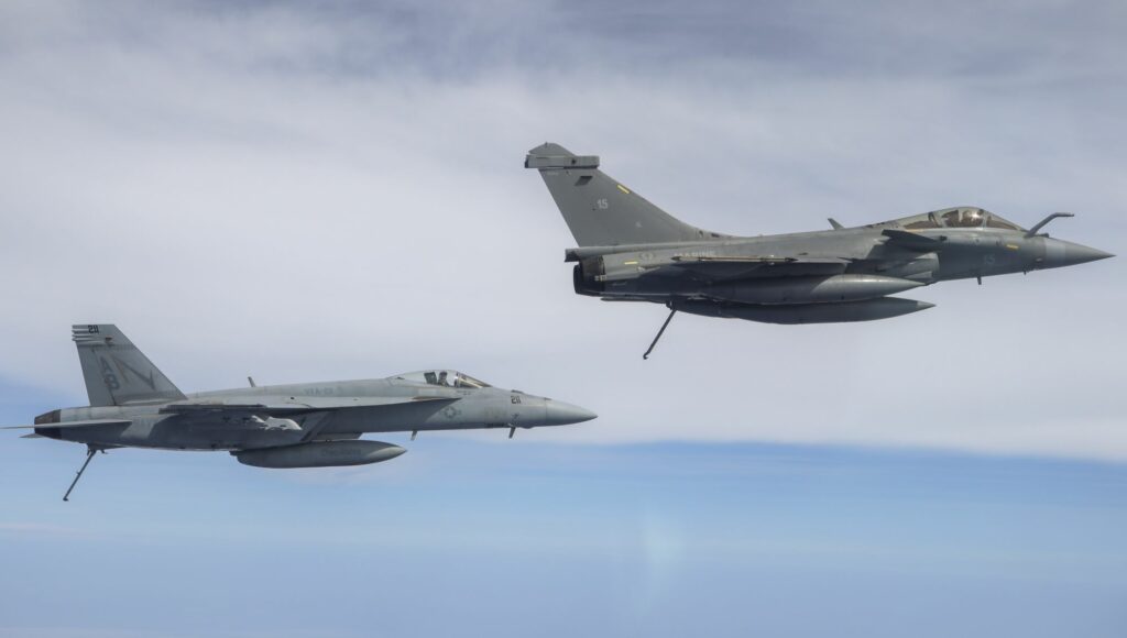 Le Dassault Aviation Rafale Marine s'affirme comme le meilleur chasseur ...