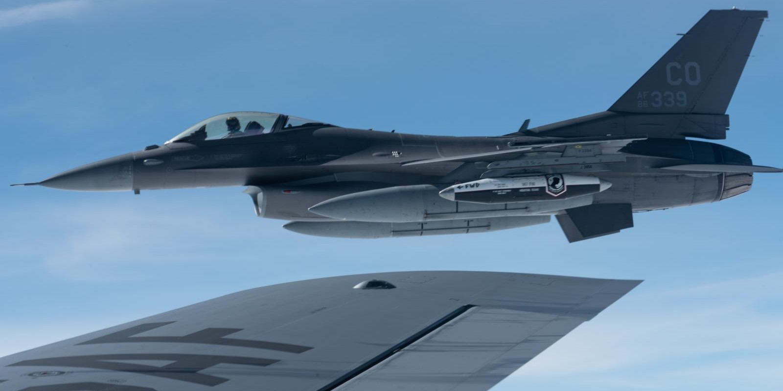 Le nouveau schéma de camouflage des F-16 de l'US Air Force se ...