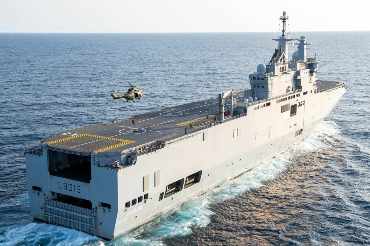 Après le PHA Tonnerre la France va déployer son Dixmude dans les eaux ...