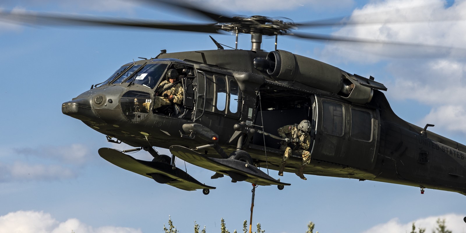 L'US Army amorce le retrait du service de ses Sikorsky UH-60A/L Blackhawk. — avionslegendaires.net