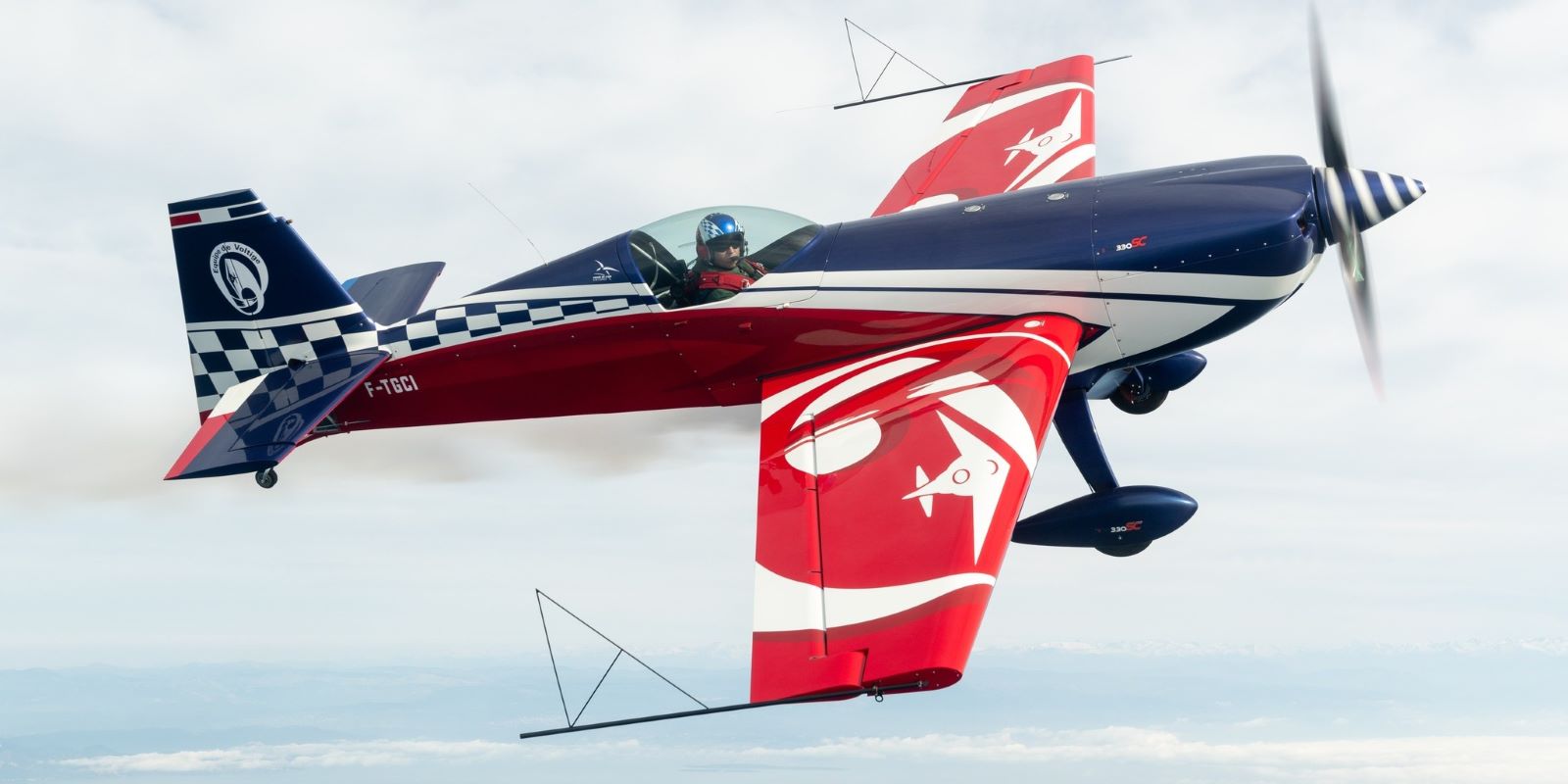 Les Extra 330SC de l'Armée de l'Air et de l'Espace à Paris mercredi ...