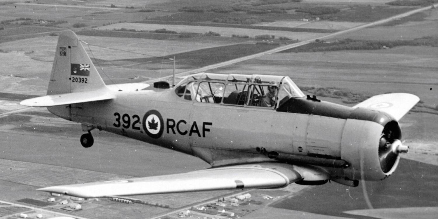 L'élégance du Harvard... à feuille d'érable. — avionslegendaires.net