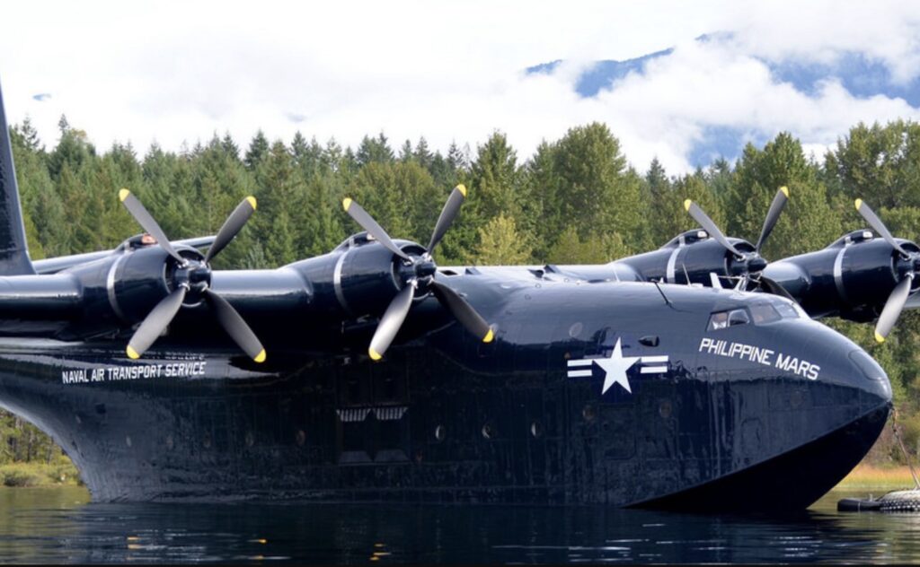 Le BC Aviation Museum adopte un géant — avionslegendaires.net