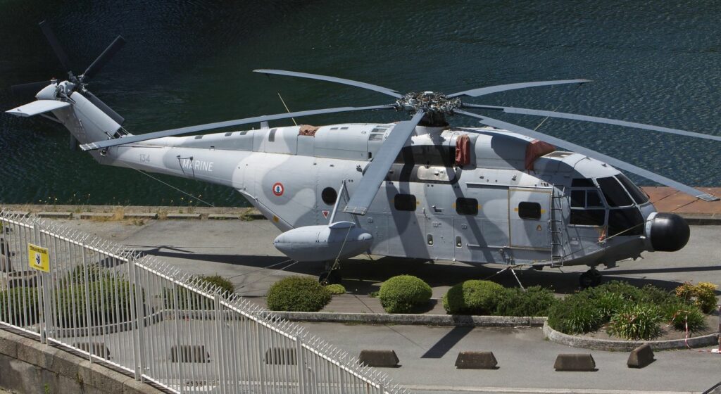 Brest pleure son Super Frelon. — avionslegendaires.net