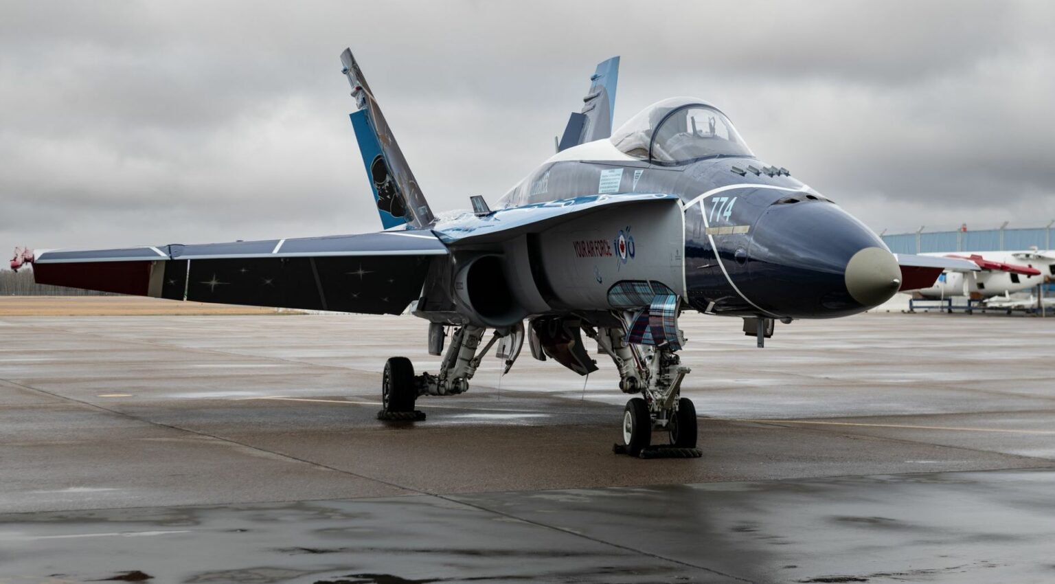 Le CF-188 Hornet des 100 ans de l'Aviation Royale Canadienne ...