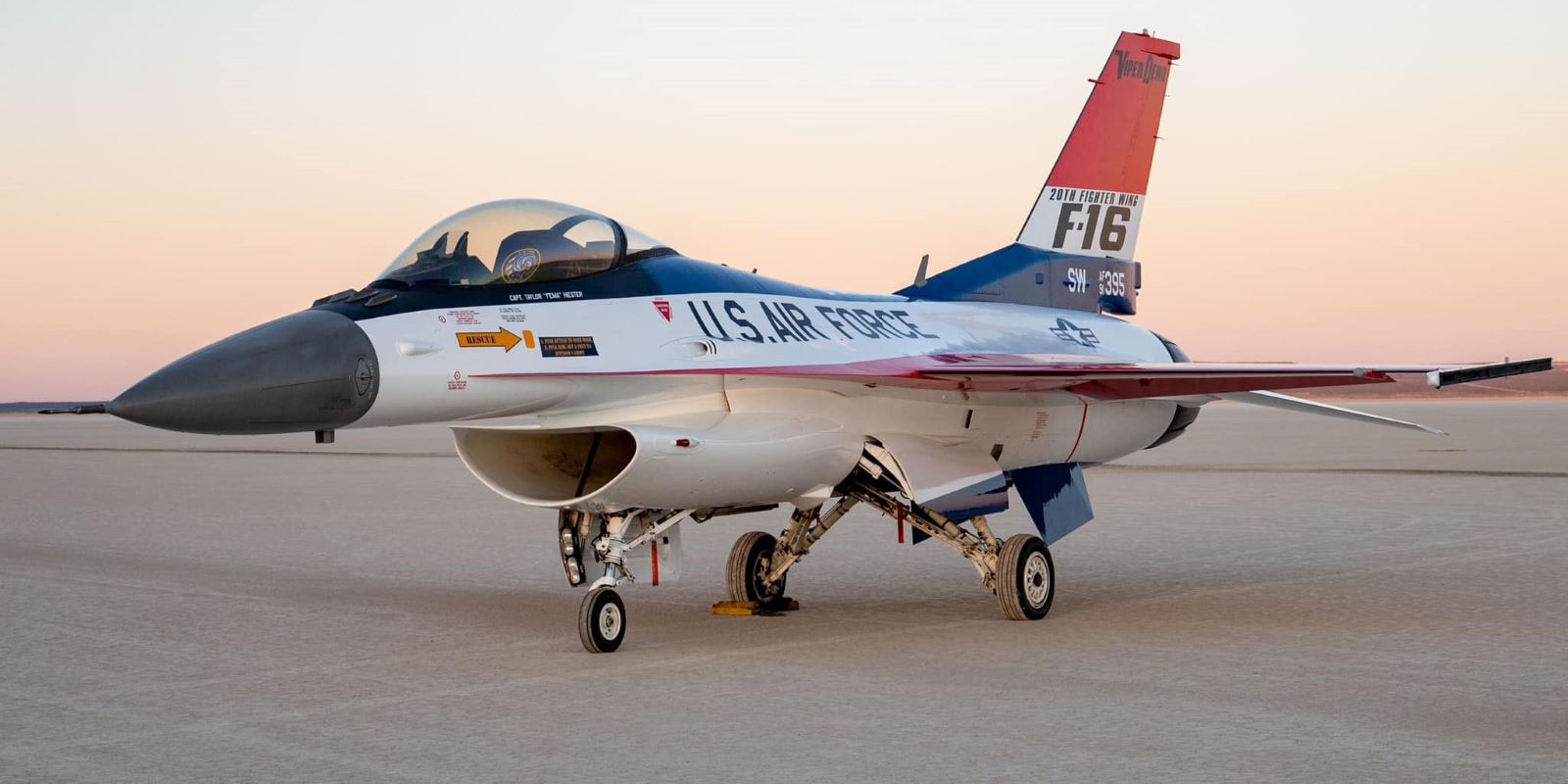 Opération nostalgie pour le F-16 Viper Demonstration Team ...