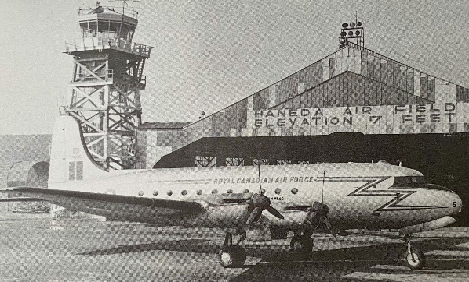 Opération Hawk: le pont aérien d’une guerre oubliée — avionslegendaires.net