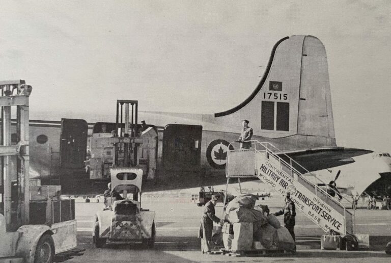 Opération Hawk: le pont aérien d’une guerre oubliée — avionslegendaires.net