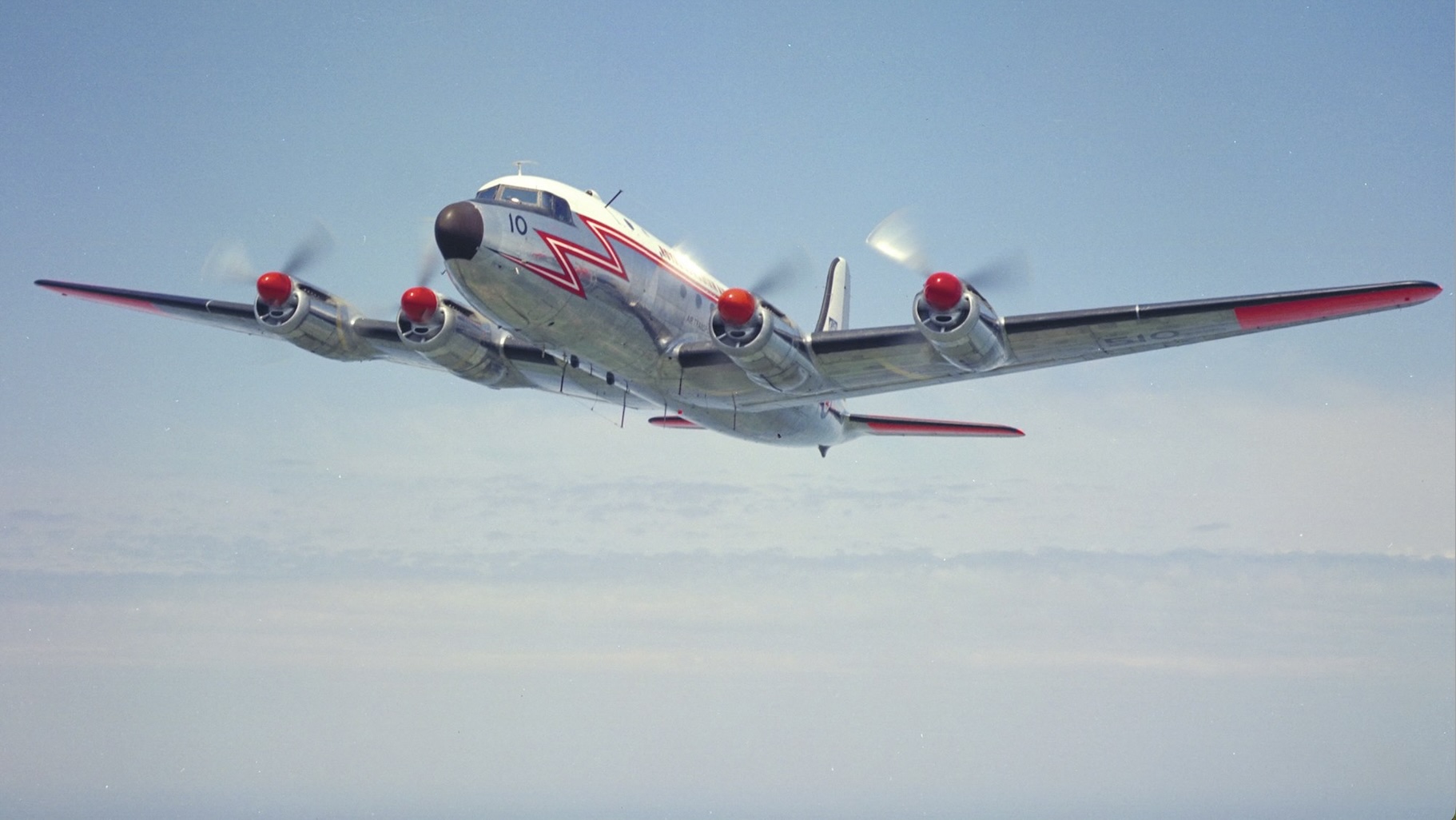 Opération Hawk: le pont aérien d’une guerre oubliée — avionslegendaires.net