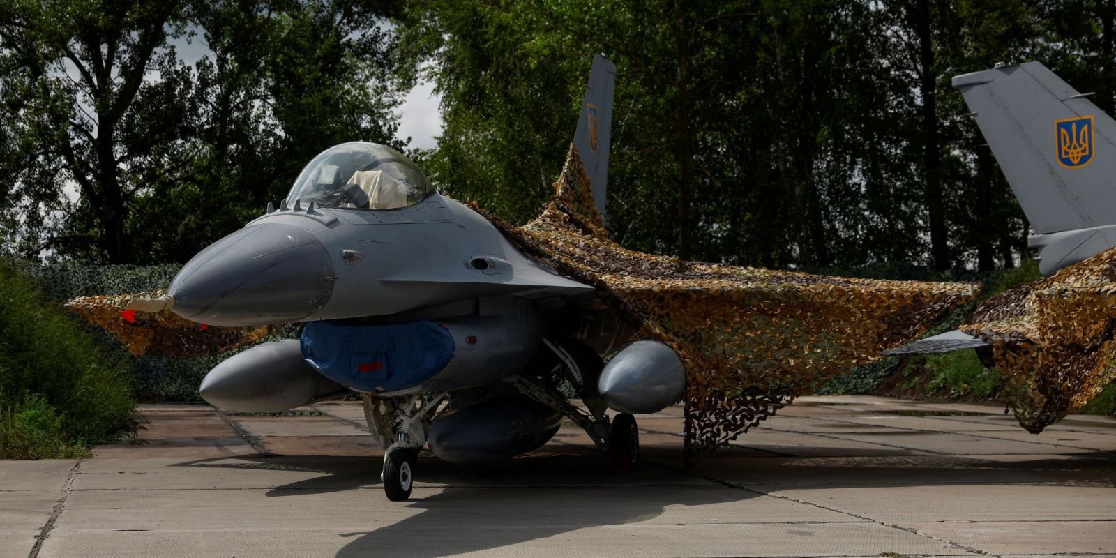 Présentation officielle des F-16 Fighting Falcon par l'Ukraine ...